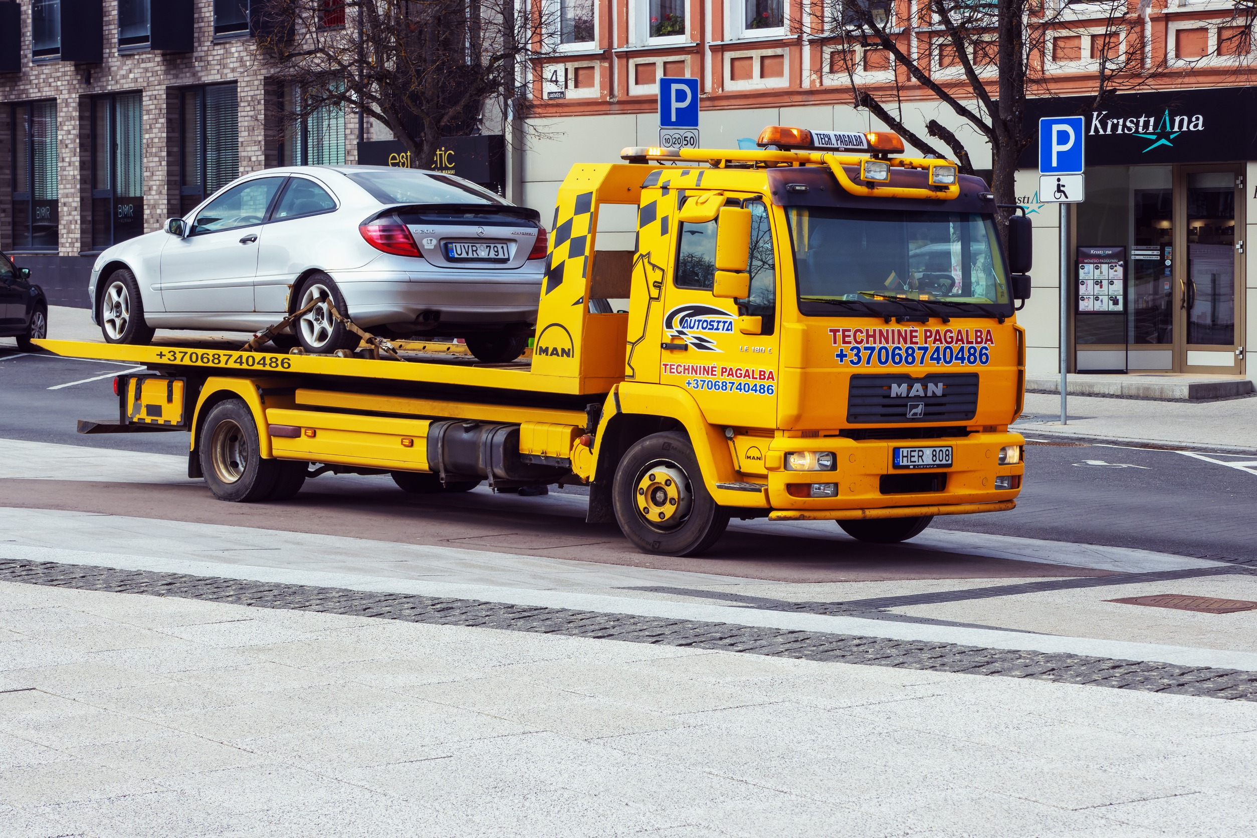 The Technology Behind Modern Tow Trucks: Innovations and Advancements